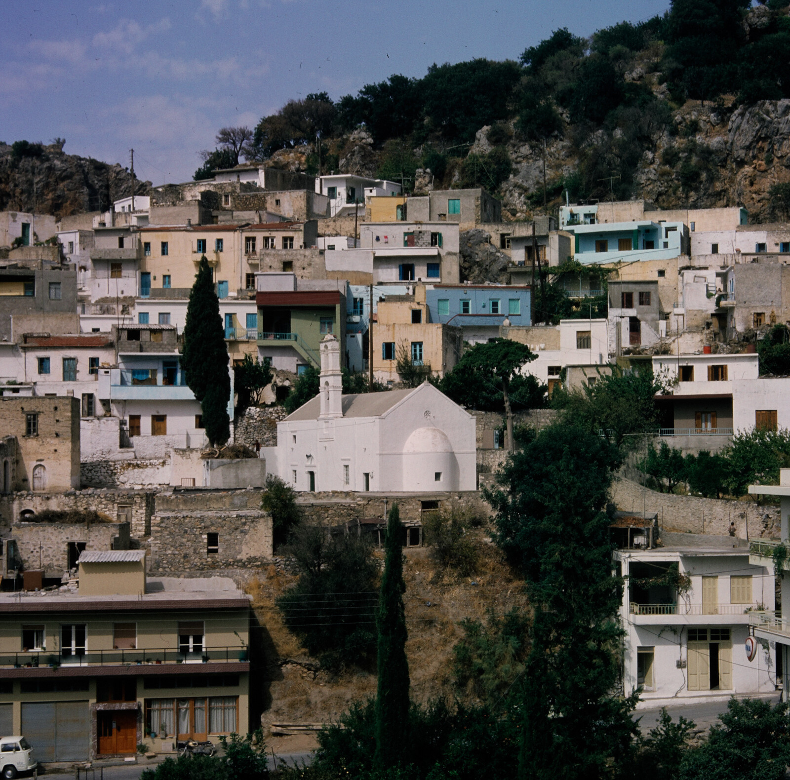 Oι άνθρωποι, τα χωριά, οι μονές και τα λιμάνια της Κρήτης του '70 | LiFO
